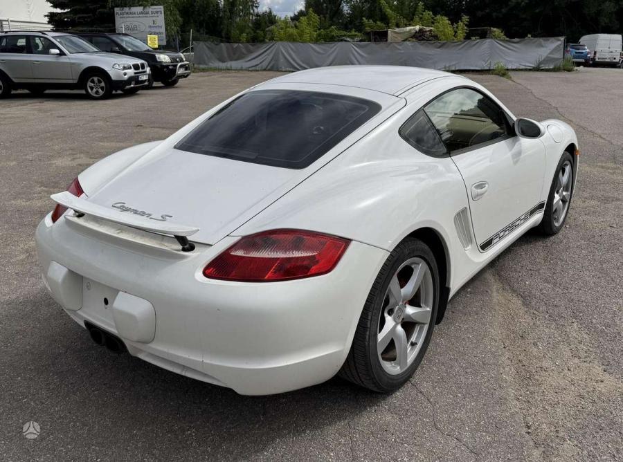 White Porsche Cayman 2008 in Panevezys, with an engine capacity of 3.39 L and mileage of 149 thousand km for 19900 €, photo 5 on AUTOMOTO.COM.LV