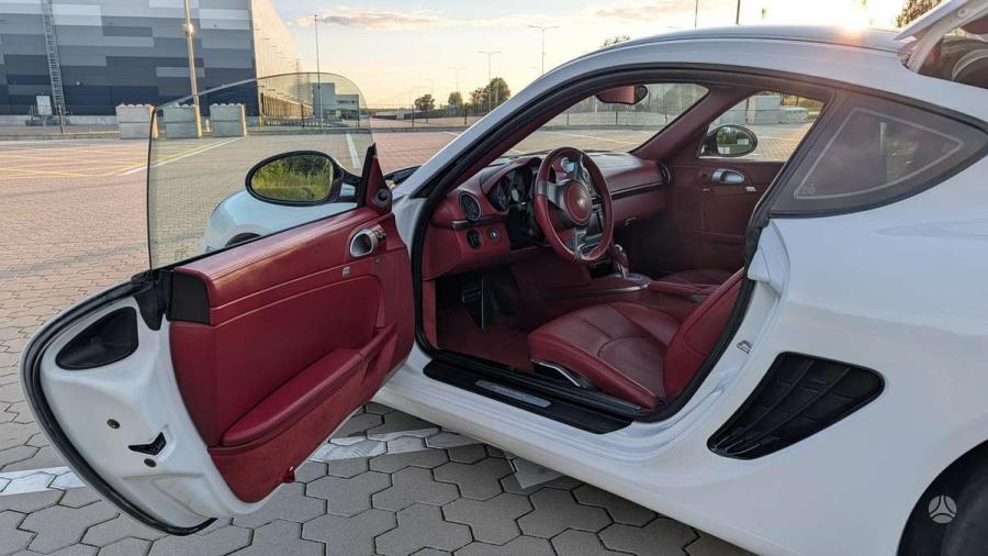 White Porsche Cayman 2010 in Vilnius, with an engine capacity of 3.44 L and mileage of 141 thousand km for 37900 €, photo 5 on AUTOMOTO.COM.LV