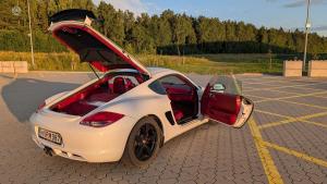 White Porsche Cayman 2010 in Vilnius, with an engine capacity of 3.44 L and mileage of 141 thousand km for 37900 €, photo 19 on AUTOMOTO.COM.LV