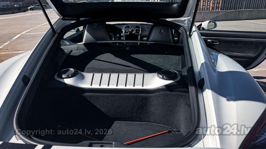 White Porsche Cayman 2016 in Tallinn, with an engine capacity of 3.40 L and mileage of 115 thousand km for 67981 €, photo 9 on AUTOMOTO.COM.LV