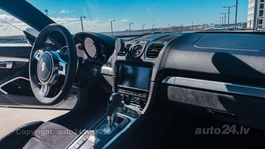 White Porsche Cayman 2016 in Tallinn, with an engine capacity of 3.40 L and mileage of 115 thousand km for 67981 €, photo 12 on AUTOMOTO.COM.LV