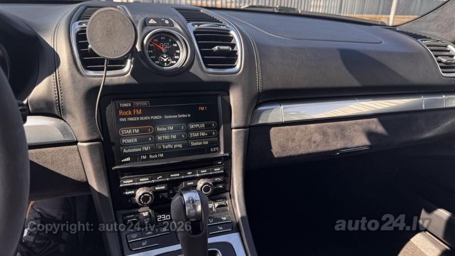 White Porsche Cayman 2016 in Tallinn, with an engine capacity of 3.40 L and mileage of 115 thousand km for 67981 €, photo 15 on AUTOMOTO.COM.LV