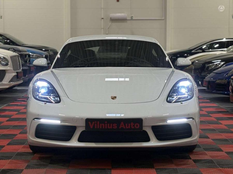 Balts Porsche Cayman 2017 Viļņa, ar dzinēja tilpumu 2.00 L un nobraukumu 53 tūkst. km par 52990 €, foto 3 vietnē AUTOMOTO.COM.LV