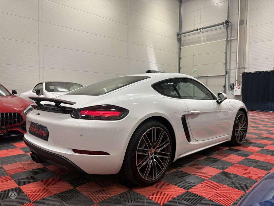 Balts Porsche Cayman 2017 Viļņa, ar dzinēja tilpumu 2.00 L un nobraukumu 53 tūkst. km par 52990 €, foto 5 vietnē AUTOMOTO.COM.LV