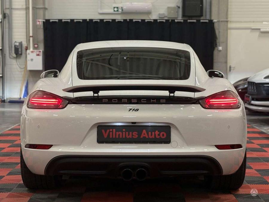 Balts Porsche Cayman 2017 Viļņa, ar dzinēja tilpumu 2.00 L un nobraukumu 53 tūkst. km par 52990 €, foto 6 vietnē AUTOMOTO.COM.LV