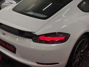 Balts Porsche Cayman 2017 Viļņa, ar dzinēja tilpumu 2.00 L un nobraukumu 53 tūkst. km par 52990 €, foto 9 vietnē AUTOMOTO.COM.LV