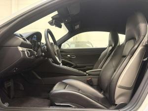 Balts Porsche Cayman 2017 Viļņa, ar dzinēja tilpumu 2.00 L un nobraukumu 53 tūkst. km par 52990 €, foto 14 vietnē AUTOMOTO.COM.LV