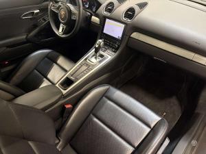 Balts Porsche Cayman 2017 Viļņa, ar dzinēja tilpumu 2.00 L un nobraukumu 53 tūkst. km par 52990 €, foto 16 vietnē AUTOMOTO.COM.LV