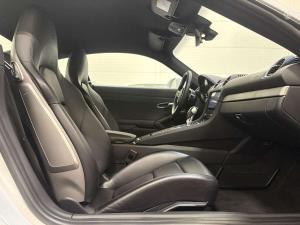 Balts Porsche Cayman 2017 Viļņa, ar dzinēja tilpumu 2.00 L un nobraukumu 53 tūkst. km par 52990 €, foto 17 vietnē AUTOMOTO.COM.LV