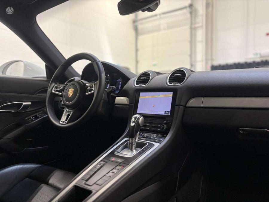 Balts Porsche Cayman 2017 Viļņa, ar dzinēja tilpumu 2.00 L un nobraukumu 53 tūkst. km par 52990 €, foto 18 vietnē AUTOMOTO.COM.LV