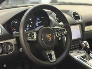 Balts Porsche Cayman 2017 Viļņa, ar dzinēja tilpumu 2.00 L un nobraukumu 53 tūkst. km par 52990 €, foto 21 vietnē AUTOMOTO.COM.LV