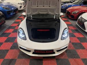 Balts Porsche Cayman 2017 Viļņa, ar dzinēja tilpumu 2.00 L un nobraukumu 53 tūkst. km par 52990 €, foto 28 vietnē AUTOMOTO.COM.LV