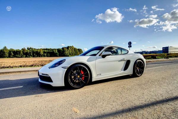 Balts Porsche Cayman 2018 Kauņa, ar dzinēja tilpumu 2.50 L un nobraukumu 125 tūkst. km par 55000 €, foto 1 vietnē AUTOMOTO.COM.LV
