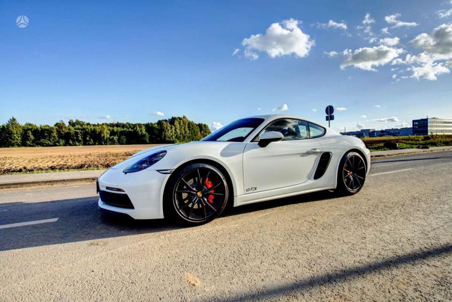 White Porsche Cayman 2018 in Kaunas, with an engine capacity of 2.50 L and mileage of 125 thousand km for 55000 €, photo 1 on AUTOMOTO.COM.LV