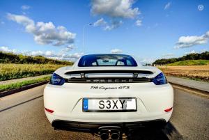 White Porsche Cayman 2018 in Kaunas, with an engine capacity of 2.50 L and mileage of 125 thousand km for 55000 €, photo 4 on AUTOMOTO.COM.LV
