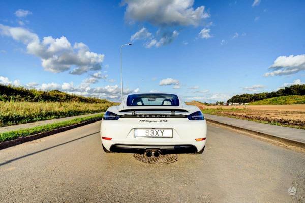 Balts Porsche Cayman 2018 Kauņa, ar dzinēja tilpumu 2.50 L un nobraukumu 125 tūkst. km par 55000 €, foto 5 vietnē AUTOMOTO.COM.LV