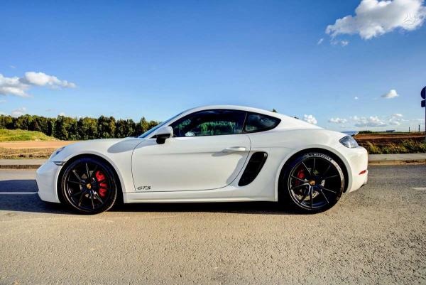 Balts Porsche Cayman 2018 Kauņa, ar dzinēja tilpumu 2.50 L un nobraukumu 125 tūkst. km par 55000 €, foto 6 vietnē AUTOMOTO.COM.LV