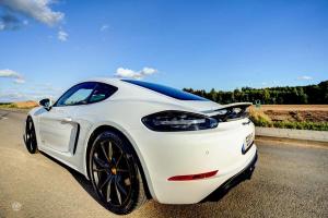 White Porsche Cayman 2018 in Kaunas, with an engine capacity of 2.50 L and mileage of 125 thousand km for 55000 €, photo 11 on AUTOMOTO.COM.LV