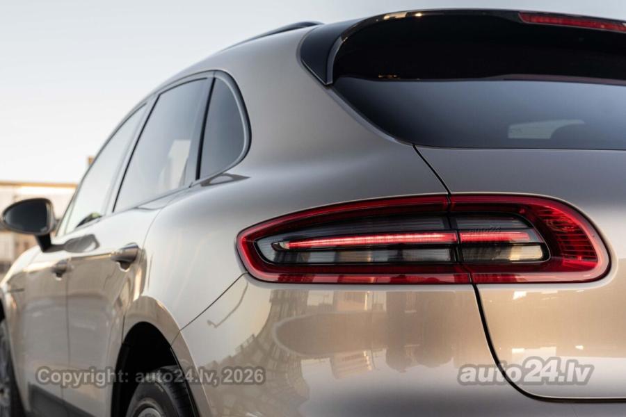 Smilšu krāsa Porsche Macan 2018 Tallina, ar dzinēja tilpumu 2.00 L un nobraukumu 115 tūkst. km par 39400 €, foto 5 vietnē AUTOMOTO.COM.LV