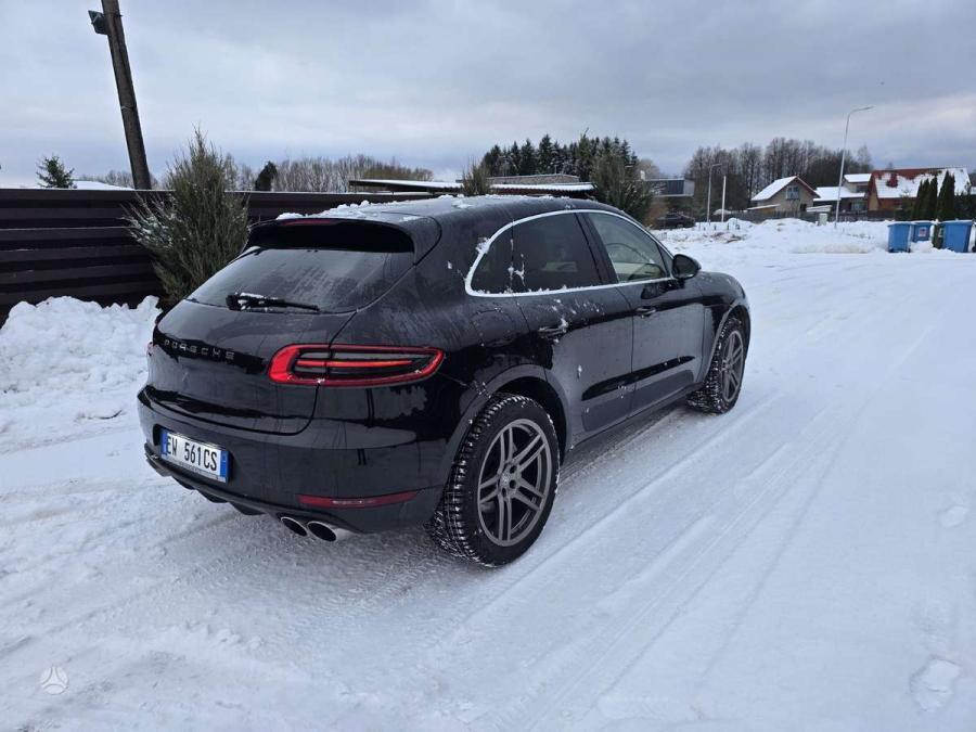 Black Porsche Macan 2014 in Kaunas, with an engine capacity of 2.97 L and mileage of 250 thousand km for 18950 €, photo 5 on AUTOMOTO.COM.LV