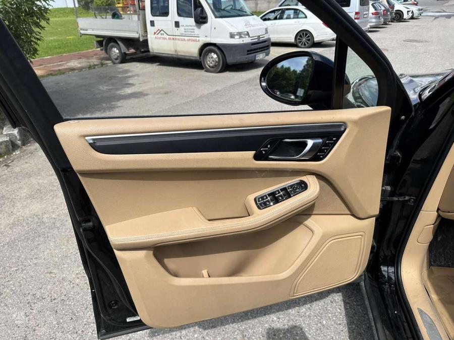 Melns Porsche Macan 2014 Klaipėda, ar dzinēja tilpumu 3.00 L un nobraukumu 95 tūkst. km par 24900 €, foto 13 vietnē AUTOMOTO.COM.LV