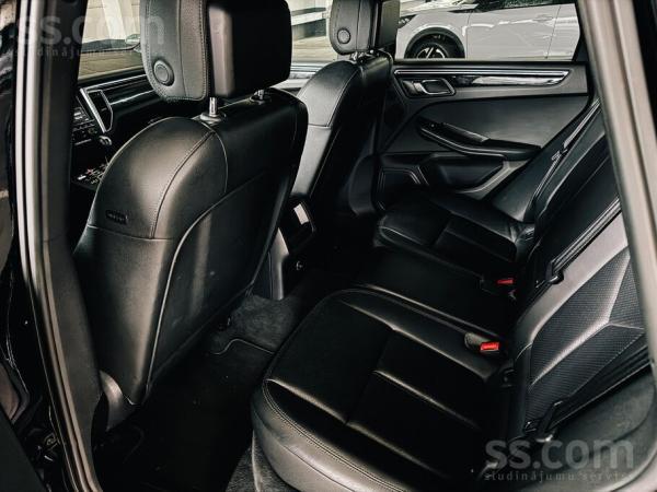 Black Porsche Macan 2014 in Riga, with an engine capacity of 3.00 L and mileage of 190 thousand km for 27500 €, photo 6 on AUTOMOTO.COM.LV