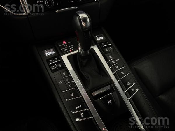 Black Porsche Macan 2014 in Riga, with an engine capacity of 3.00 L and mileage of 190 thousand km for 27500 €, photo 8 on AUTOMOTO.COM.LV
