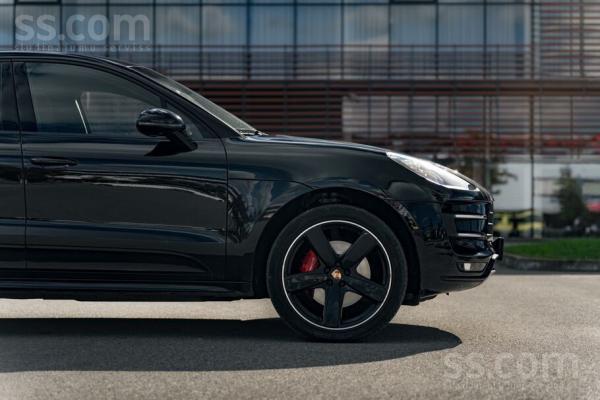 Black Porsche Macan 2015 in Liepaja, with an engine capacity of 3.60 L and mileage of 220 thousand km for 22000 €, photo 4 on AUTOMOTO.COM.LV