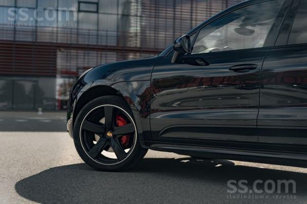 Black Porsche Macan 2015 in Liepaja, with an engine capacity of 3.60 L and mileage of 220 thousand km for 22000 €, photo 6 on AUTOMOTO.COM.LV