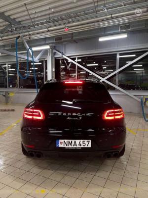 Melns Porsche Macan 2015 Viļņa, ar dzinēja tilpumu 3.00 L un nobraukumu 299 tūkst. km par 18450 €, foto 8 vietnē AUTOMOTO.COM.LV