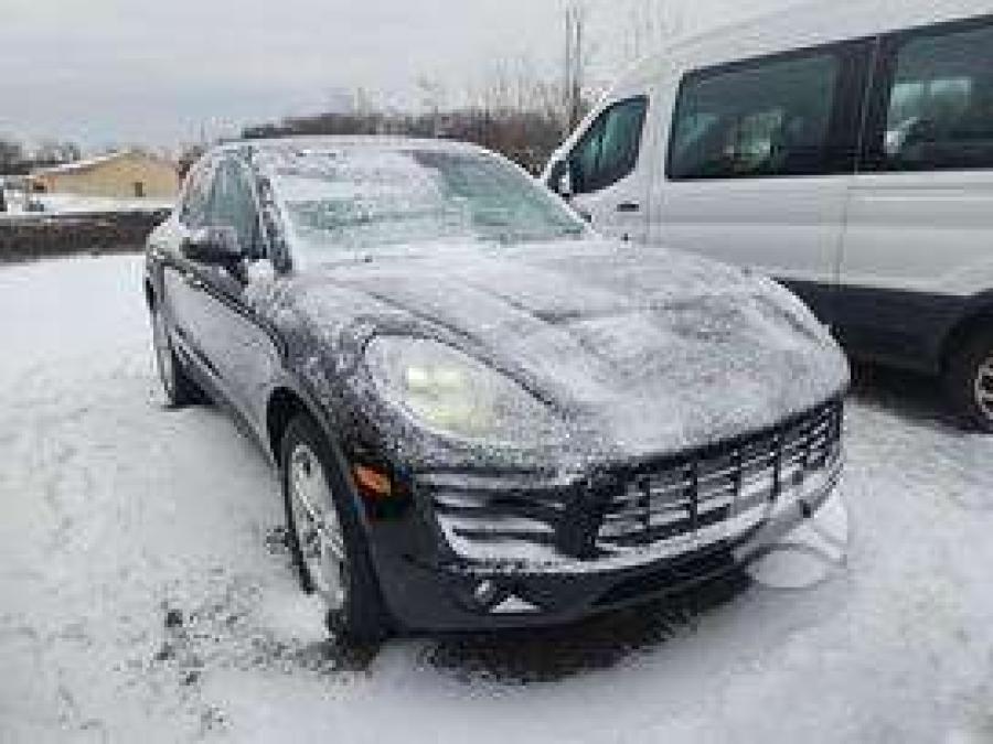 Black Porsche Macan 2015 in Siauliai, with an engine capacity of 3.00 L and mileage of 144 thousand km for 10500 €, photo 1 on AUTOMOTO.COM.LV