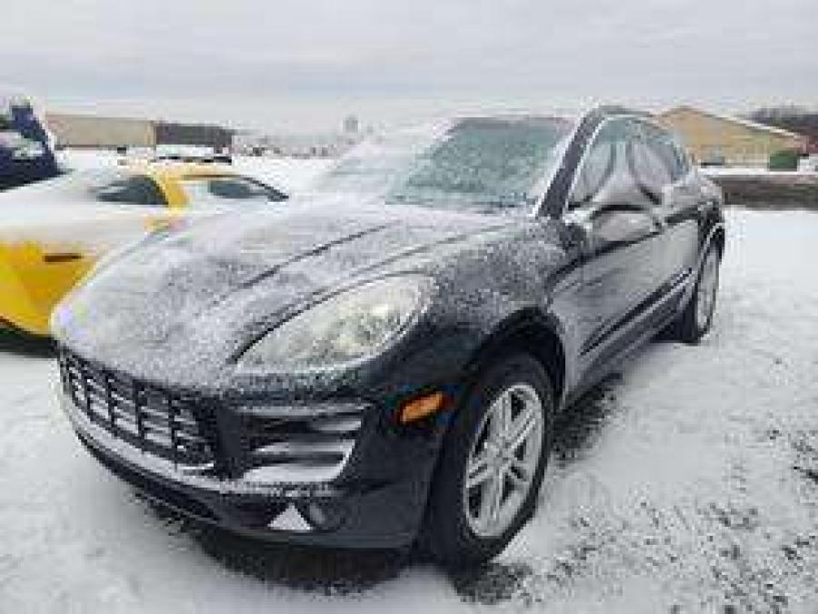 Black Porsche Macan 2015 in Siauliai, with an engine capacity of 3.00 L and mileage of 144 thousand km for 10500 €, photo 3 on AUTOMOTO.COM.LV