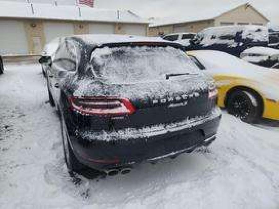 Black Porsche Macan 2015 in Siauliai, with an engine capacity of 3.00 L and mileage of 144 thousand km for 10500 €, photo 5 on AUTOMOTO.COM.LV
