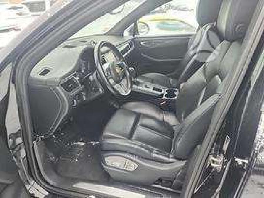 Black Porsche Macan 2015 in Siauliai, with an engine capacity of 3.00 L and mileage of 144 thousand km for 10500 €, photo 12 on AUTOMOTO.COM.LV