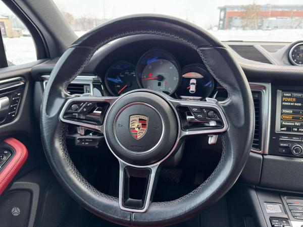 Black Porsche Macan 2015 in Siauliai, with an engine capacity of 2.97 L and mileage of 228 thousand km for 28000 €, photo 11 on AUTOMOTO.COM.LV