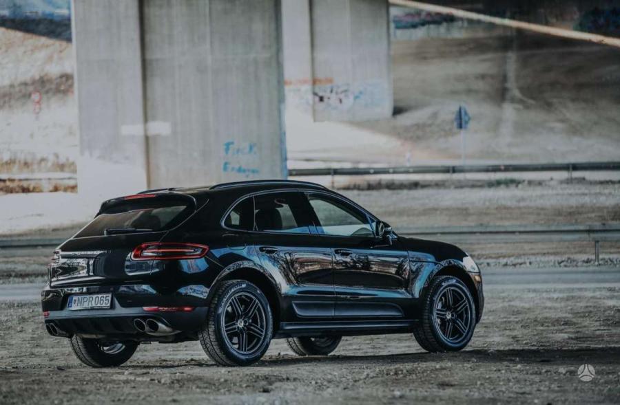 Melns Porsche Macan 2015 Šauļi, ar dzinēja tilpumu 3.00 L un nobraukumu 148 tūkst. km par 23400 €, foto 4 vietnē AUTOMOTO.COM.LV