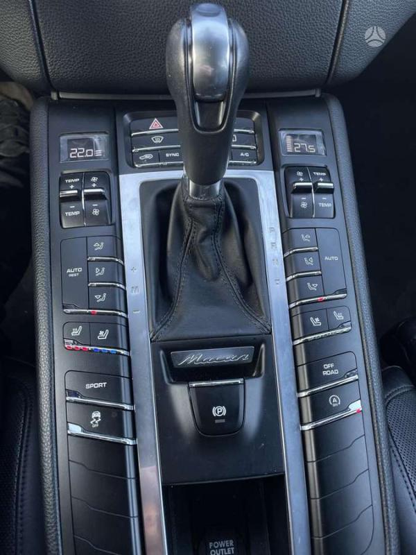 Melns Porsche Macan 2015 Pakruojis, ar dzinēja tilpumu 3.00 L un nobraukumu 199 tūkst. km par 12300 €, foto 5 vietnē AUTOMOTO.COM.LV