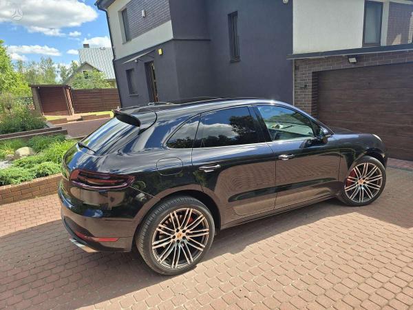 Black Porsche Macan 2015 in Utena, with an engine capacity of 3.60 L and mileage of 241 thousand km for 19900 €, photo 3 on AUTOMOTO.COM.LV