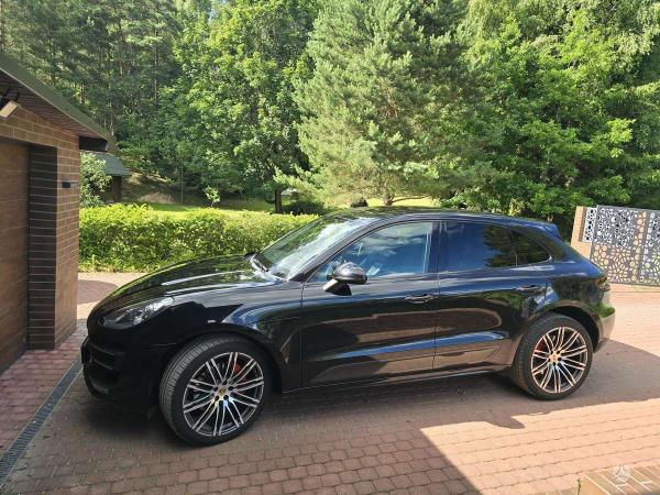 Black Porsche Macan 2015 in Utena, with an engine capacity of 3.60 L and mileage of 241 thousand km for 19900 €, photo 7 on AUTOMOTO.COM.LV