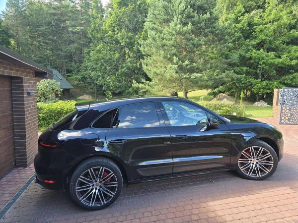 Black Porsche Macan 2015 in Utena, with an engine capacity of 3.60 L and mileage of 241 thousand km for 19900 €, photo 8 on AUTOMOTO.COM.LV
