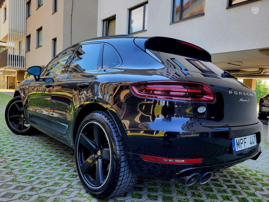 Black Porsche Macan 2015 in Vilnius, with an engine capacity of 2.97 L and mileage of 137 thousand km for 26500 €, photo 1 on AUTOMOTO.COM.LV