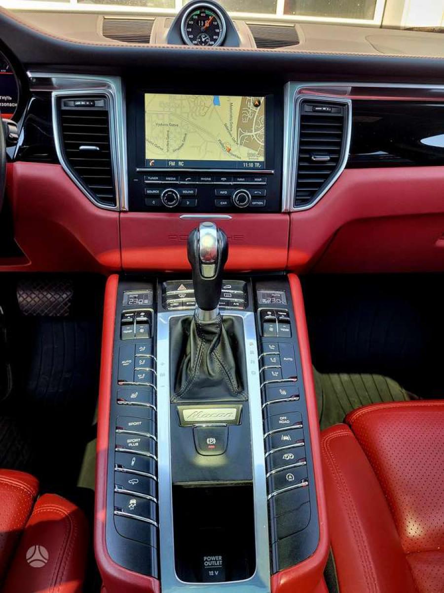 Black Porsche Macan 2015 in Vilnius, with an engine capacity of 2.97 L and mileage of 137 thousand km for 26500 €, photo 17 on AUTOMOTO.COM.LV