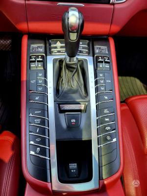 Black Porsche Macan 2015 in Vilnius, with an engine capacity of 2.97 L and mileage of 137 thousand km for 26500 €, photo 18 on AUTOMOTO.COM.LV