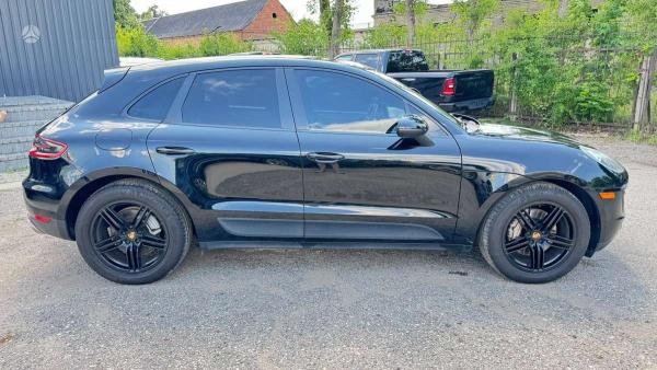 Black Porsche Macan 2015 in Ukmerge, with an engine capacity of 3.00 L and mileage of 244 thousand km for 14990 €, photo 4 on AUTOMOTO.COM.LV