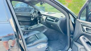 Black Porsche Macan 2015 in Ukmerge, with an engine capacity of 3.00 L and mileage of 244 thousand km for 14990 €, photo 16 on AUTOMOTO.COM.LV