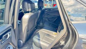 Black Porsche Macan 2015 in Ukmerge, with an engine capacity of 3.00 L and mileage of 244 thousand km for 14990 €, photo 17 on AUTOMOTO.COM.LV