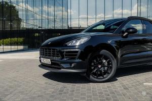 Black Porsche Macan 2015 in Vilnius, with an engine capacity of 3.00 L and mileage of 157 thousand km for 27000 €, photo 3 on AUTOMOTO.COM.LV