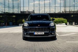 Black Porsche Macan 2015 in Vilnius, with an engine capacity of 3.00 L and mileage of 157 thousand km for 27000 €, photo 4 on AUTOMOTO.COM.LV