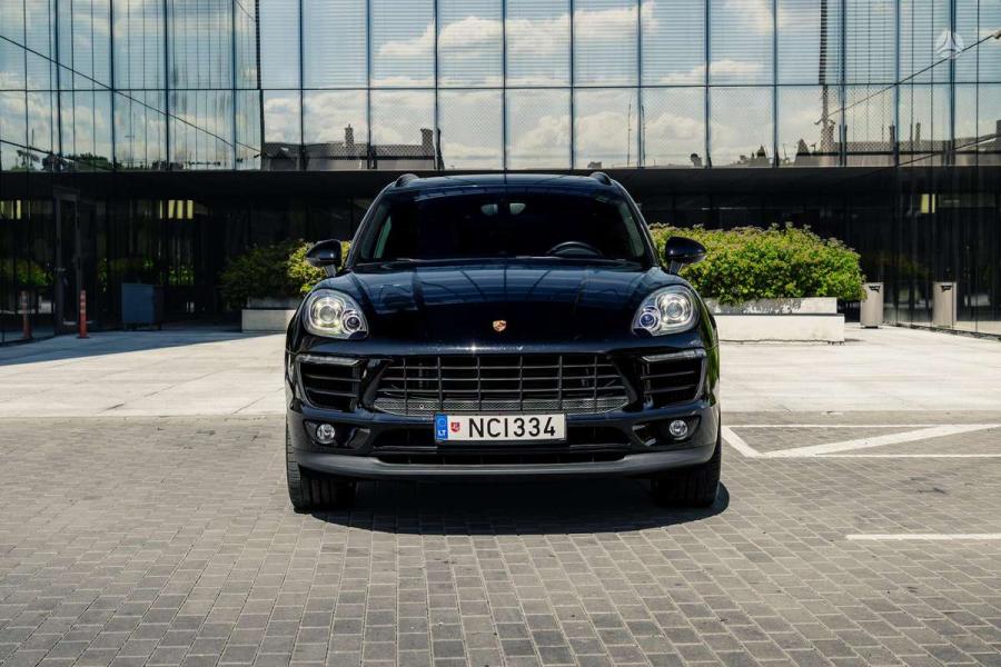 Black Porsche Macan 2015 in Vilnius, with an engine capacity of 3.00 L and mileage of 157 thousand km for 27000 €, photo 4 on AUTOMOTO.COM.LV