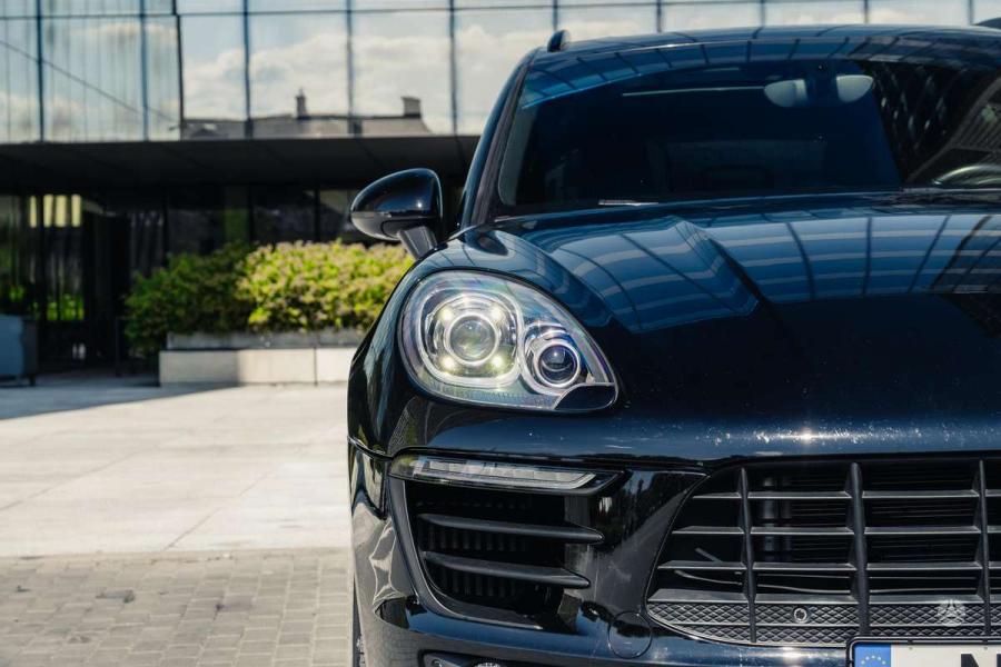 Black Porsche Macan 2015 in Vilnius, with an engine capacity of 3.00 L and mileage of 157 thousand km for 27000 €, photo 6 on AUTOMOTO.COM.LV